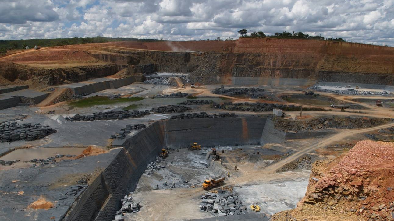 Extraction of slate in Brazil